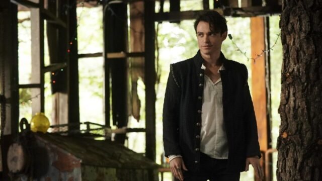 Alexis Denisof diz que o novo diretor de 'Legacies' entrará em conflito ...